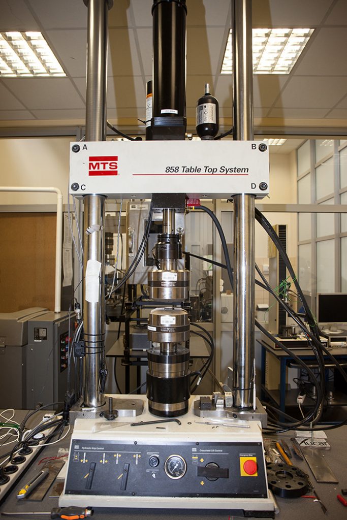 Dynamiczna dwuosiowa maszyna wytrzymałościowa MTS 858 Mini Bionix ...