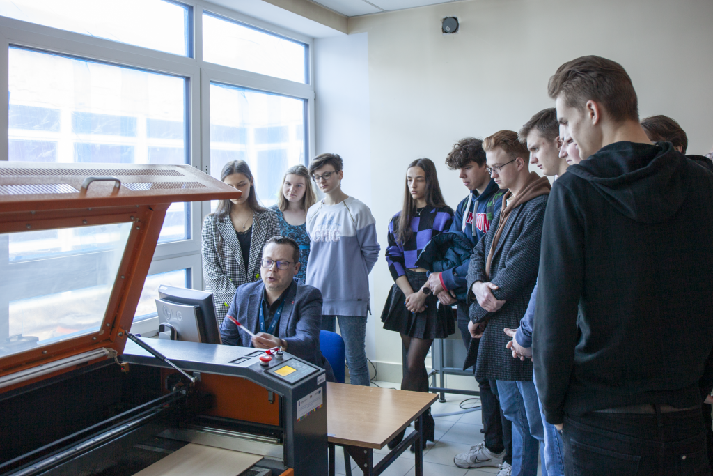 Maturzyści poznali Wydział Mechaniczny - Aktualności Wydział Mechaniczny PB